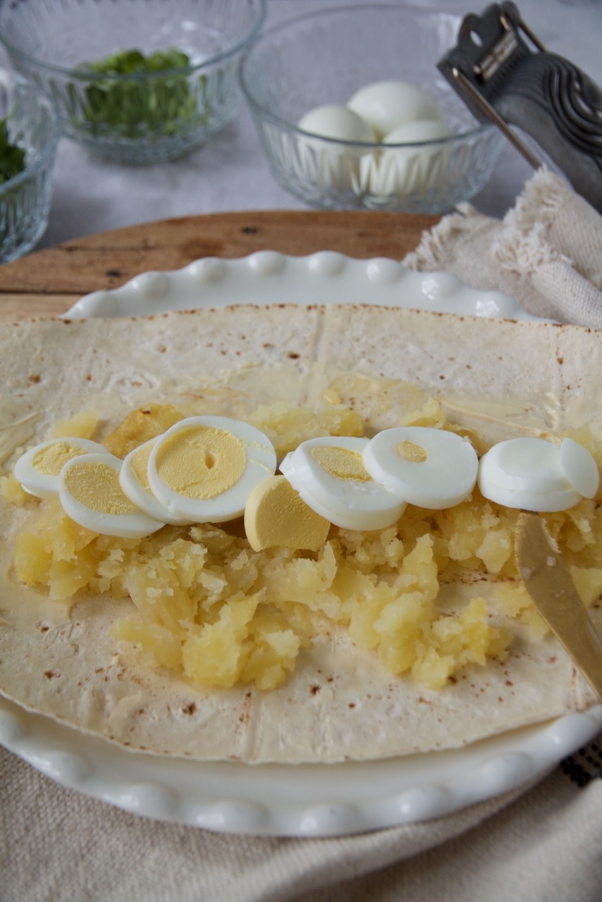 Sibzamini Tokhm-e Morgh - Baked Potato and Egg سیب زمینی و تخم مرغ ...