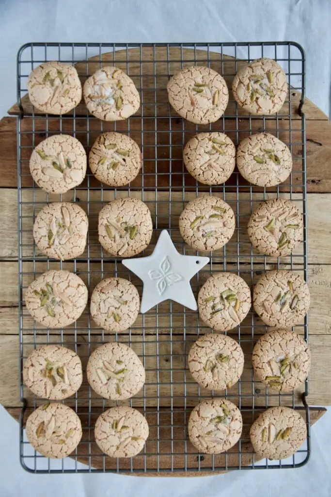 Ghorabieh – Persian Almond Macarons قرابیه - Labsalliebe