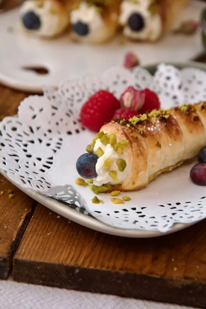 Shirini-e Ghifi - Persian Cream Horns شیرینی قیفی خامه ای - Labsalliebe