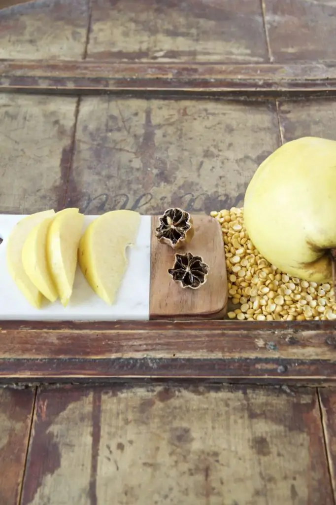 Khoresht-e Beh - Persisches Lamm-Quitten-Ragout mit Spalterbsen und ...