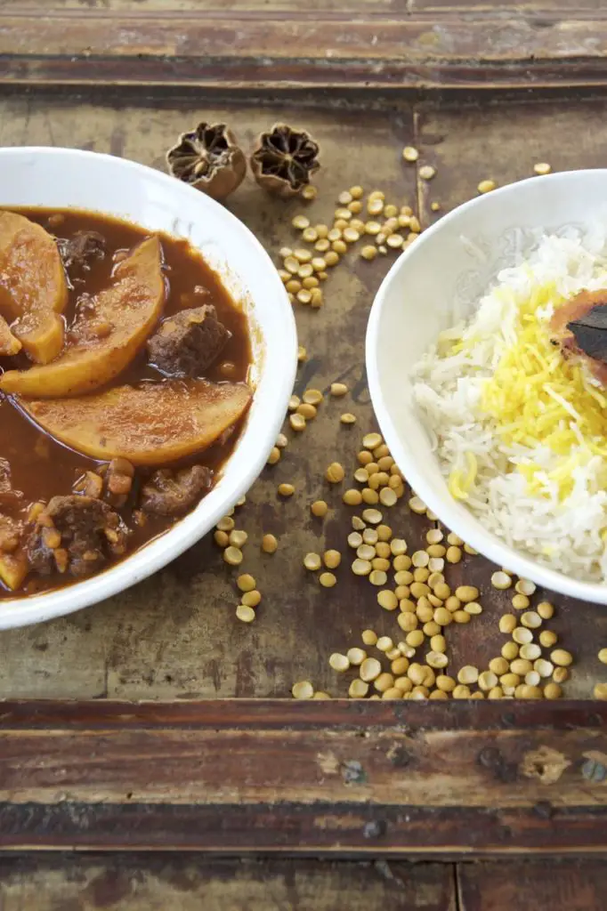 Khoresht-e Beh - Persisches Lamm-Quitten-Ragout mit Spalterbsen und ...