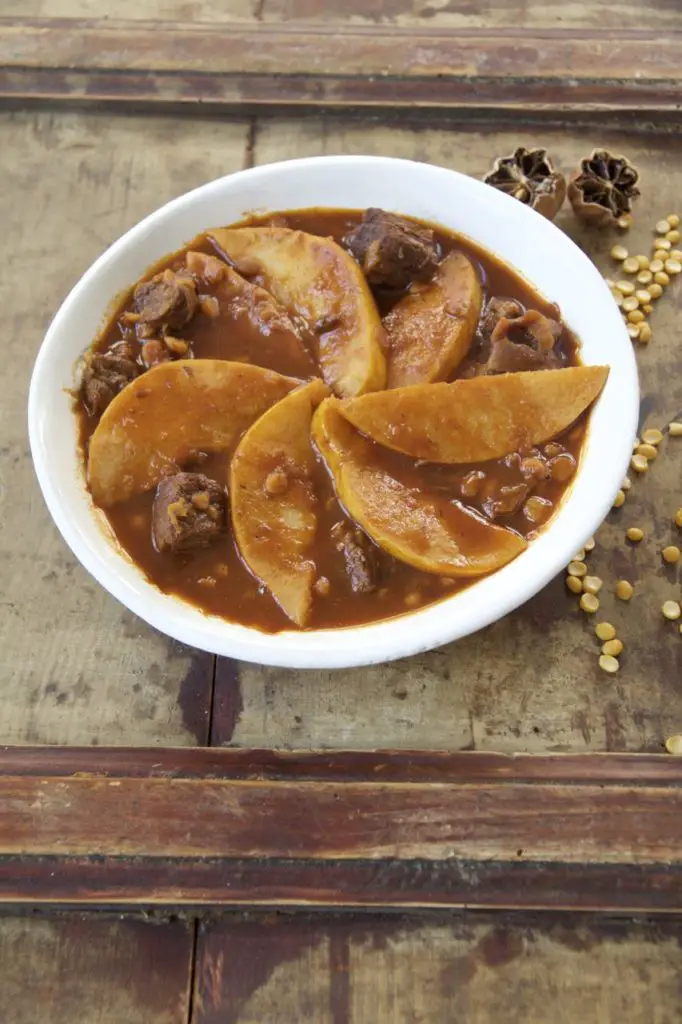 Khoresht-e Beh - Persisches Lamm-Quitten-Ragout mit Spalterbsen und ...