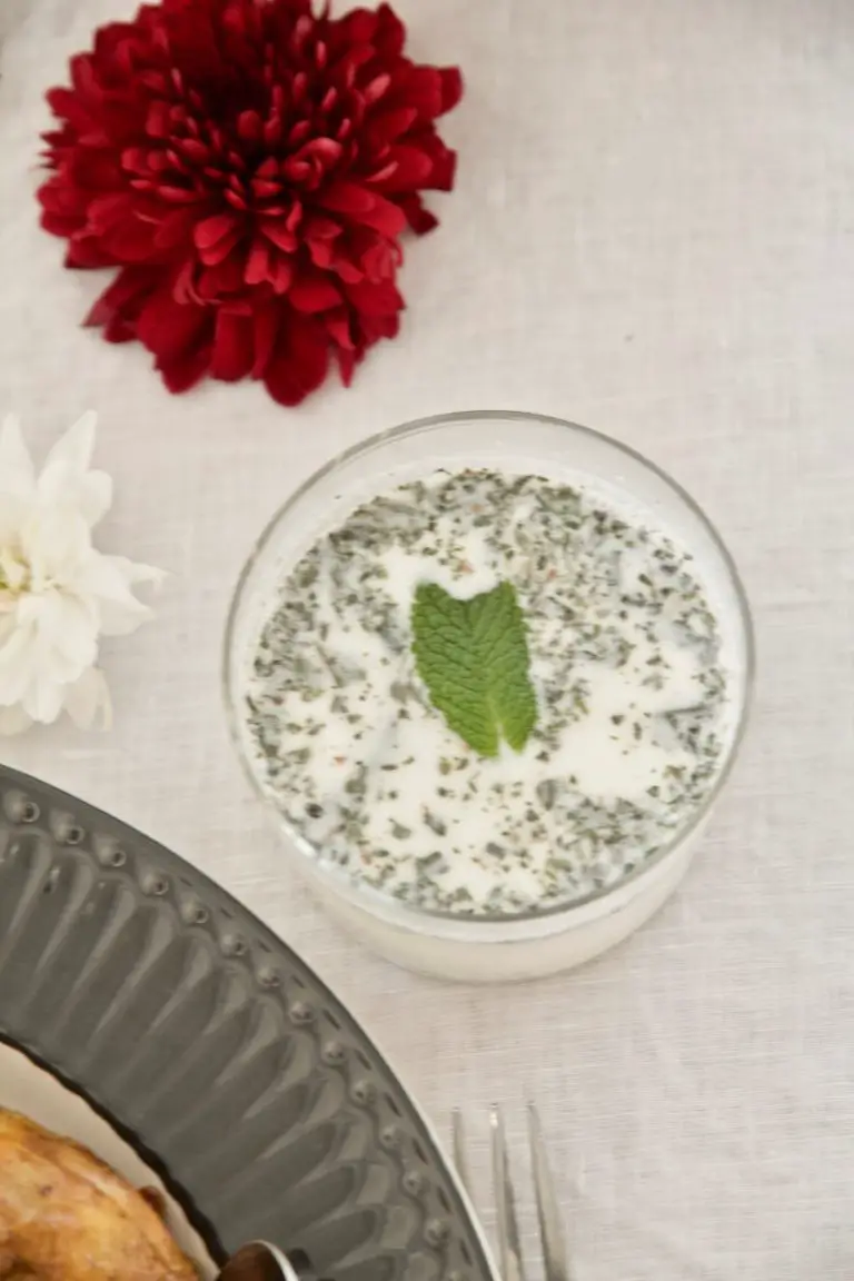 Zereshk Polo ba Morgh - In Safran geschmorte Hühnerkeulen auf ...