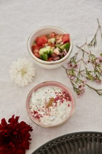 Zereshk Polo ba Morgh - In Safran geschmorte Hühnerkeulen auf ...