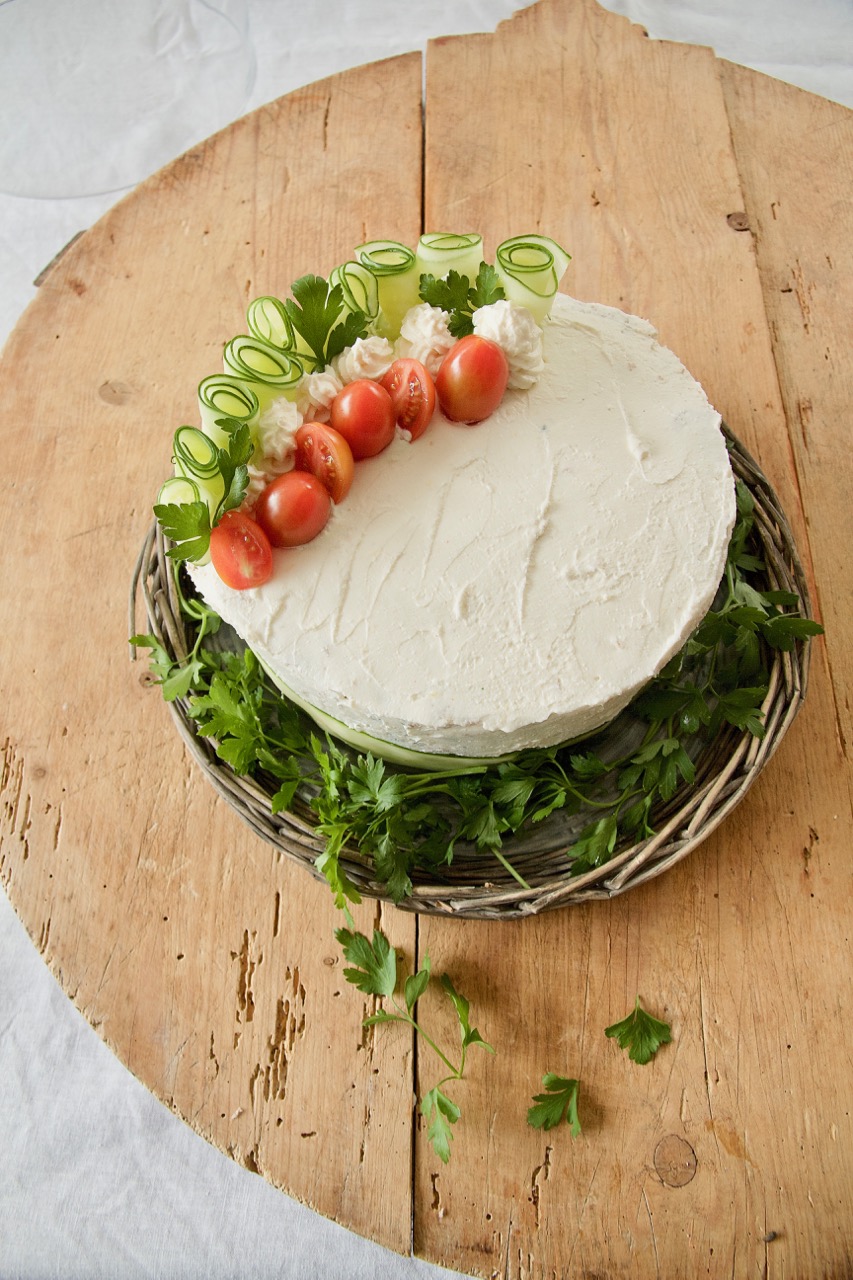 Cake Morgh - Sandwich-Torte mit Hühnchenaufstrich für deine WM-Party ...