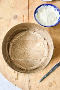 Cake Morgh - Sandwich-Torte mit Hühnchenaufstrich für deine WM-Party ...