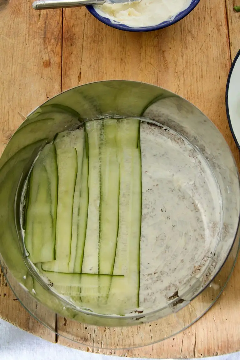 Cake Morgh - Sandwich-Torte mit Hühnchenaufstrich für deine WM-Party ...