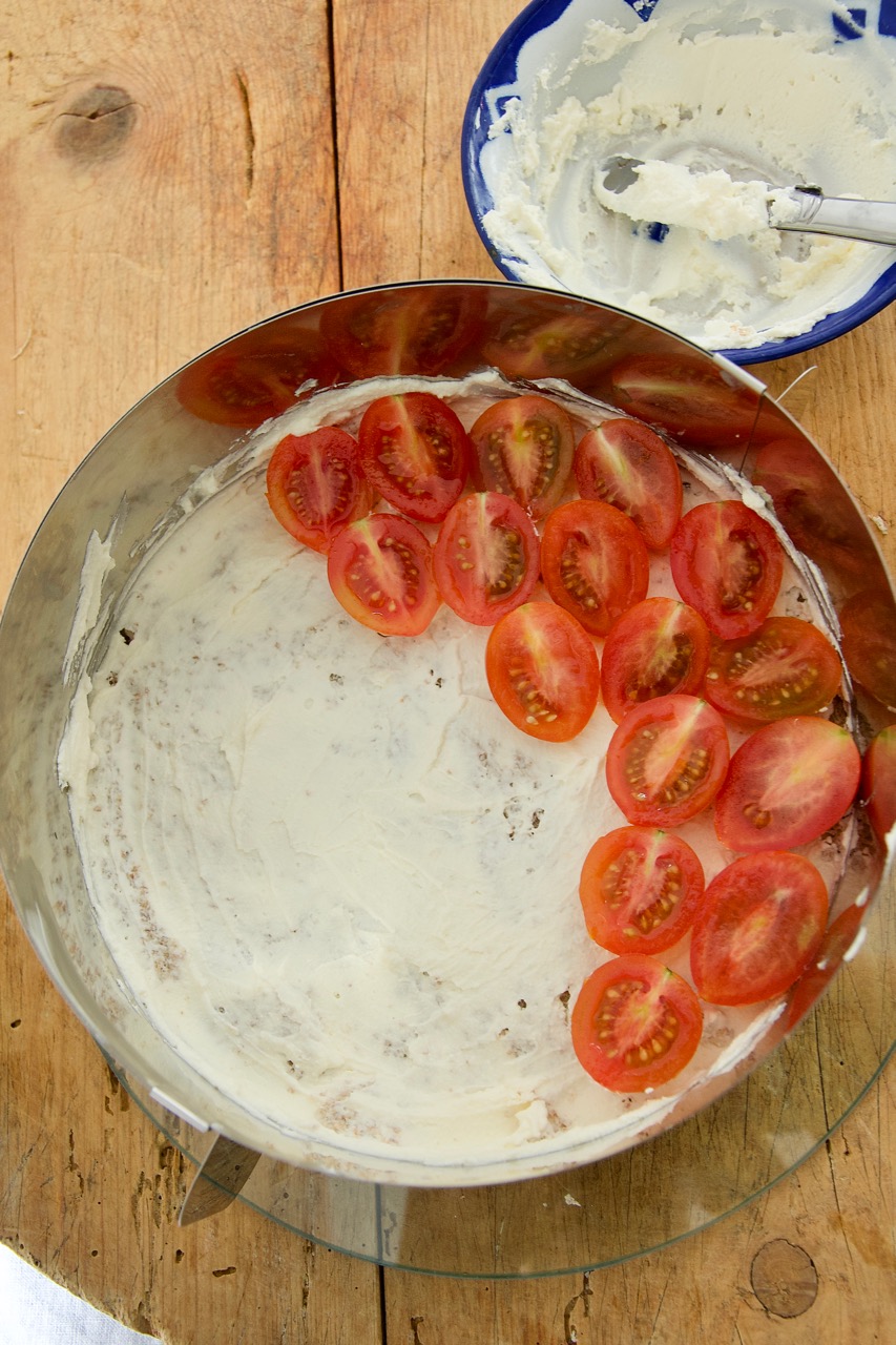Cake Morgh - Sandwich-Torte mit Hühnchenaufstrich für deine WM-Party ...