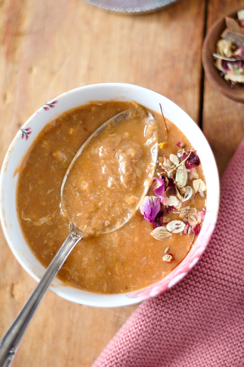 Eshkeneh Rivas - Herzhafte Rhabarbersuppe اشكنه ريواس - Labsalliebe