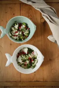 Ceviche vom Cobia mit Limu Shirin, Kräuter und Granatapfelkerne ...