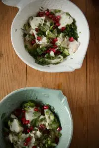 Ceviche vom Cobia mit Limu Shirin, Kräuter und Granatapfelkerne ...