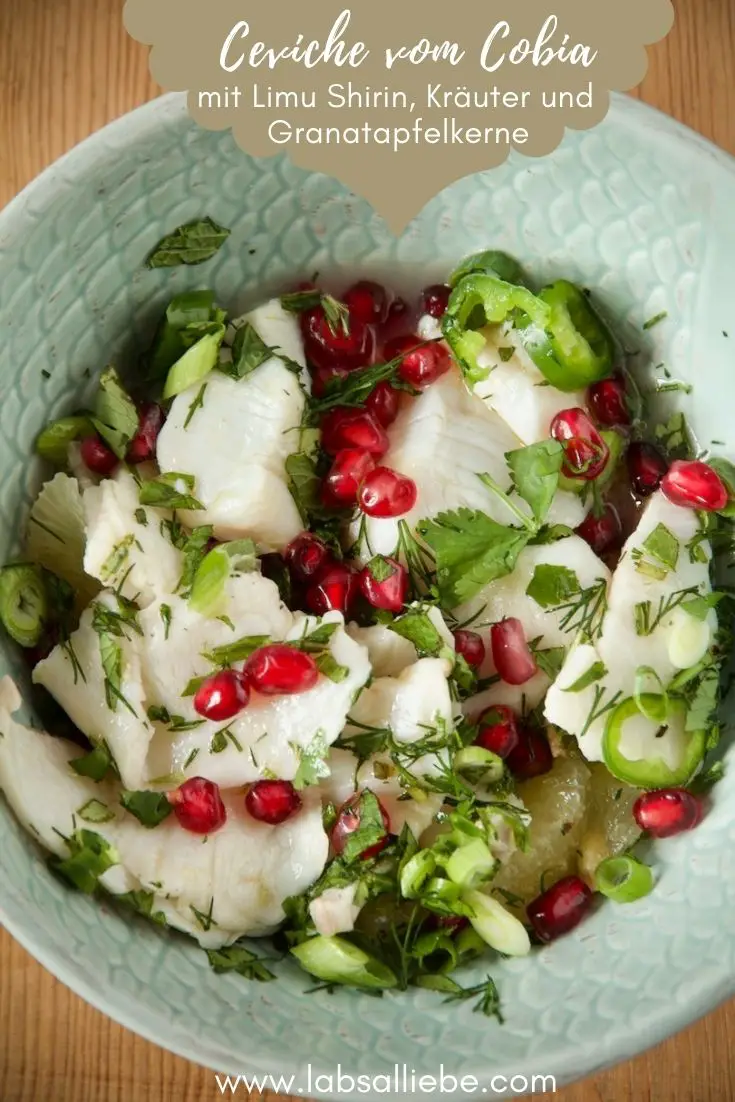 Ceviche vom Cobia mit Limu Shirin, Kräuter und Granatapfelkerne ...