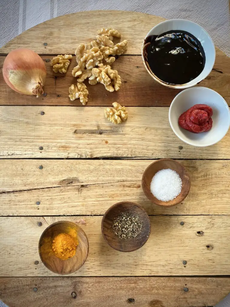 Koofteh Anar o Gerdoo - Hackbällchen in Granatapfel-Walnuss-Sauce کوفته ...