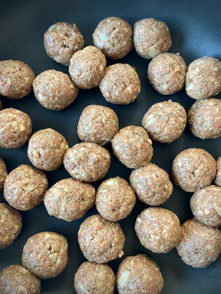 Koofteh Anar o Gerdoo - Hackbällchen in Granatapfel-Walnuss-Sauce کوفته ...