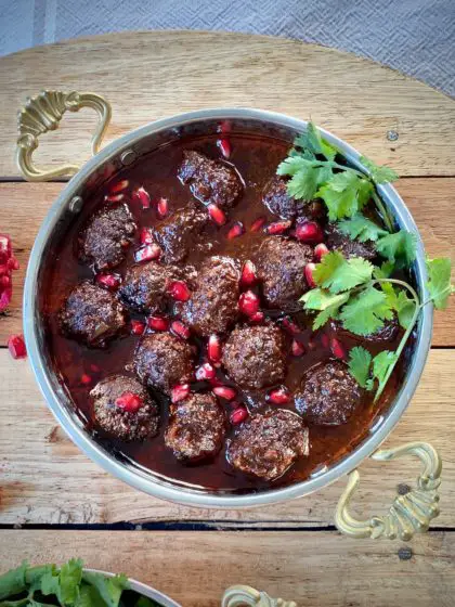 Koofteh Anar o Gerdoo - Hackbällchen in Granatapfel-Walnuss-Sauce کوفته ...